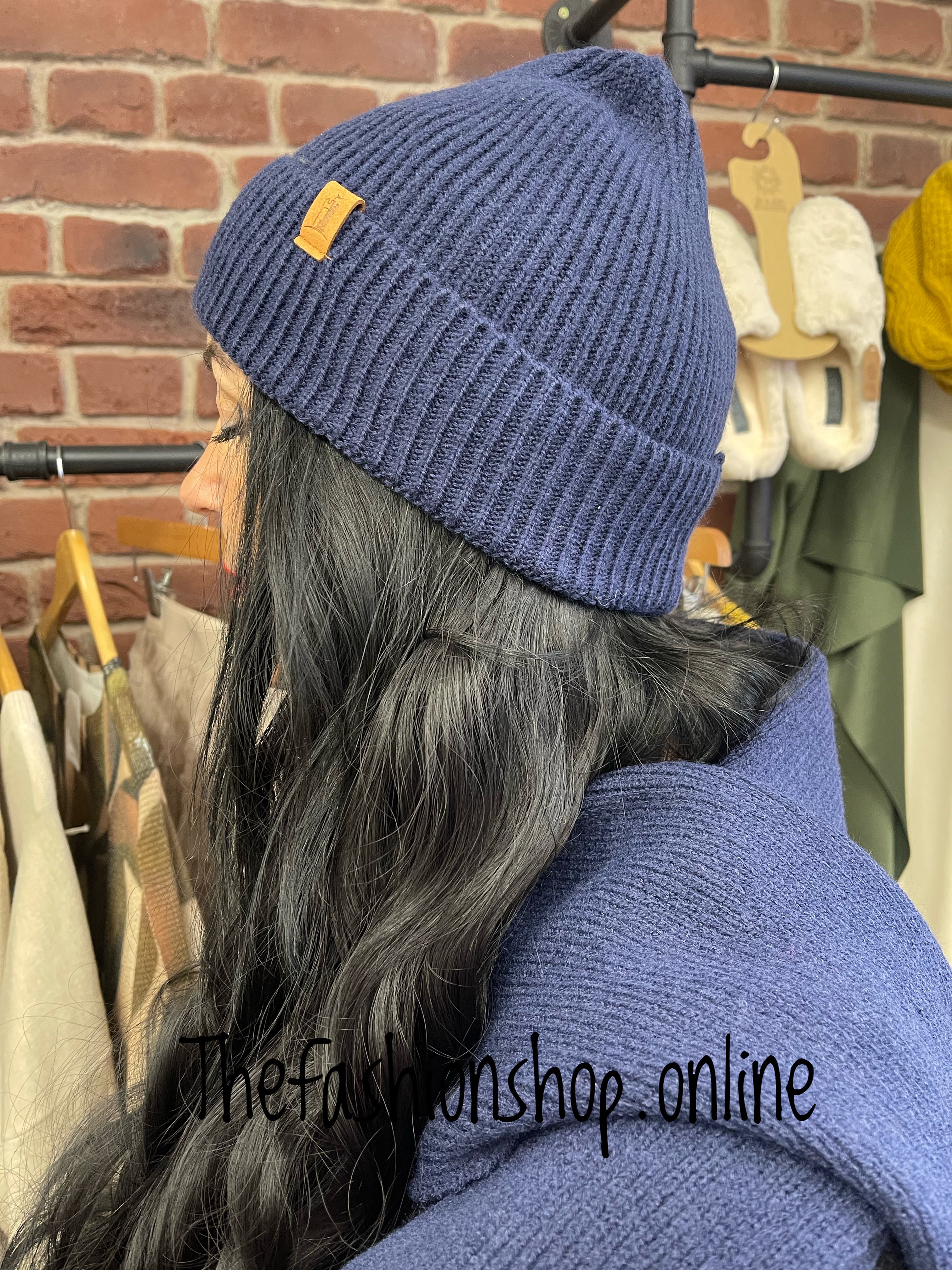 Huddy's Ribbed Scarf And Hat Gift Set Navy – The Fashion Shop